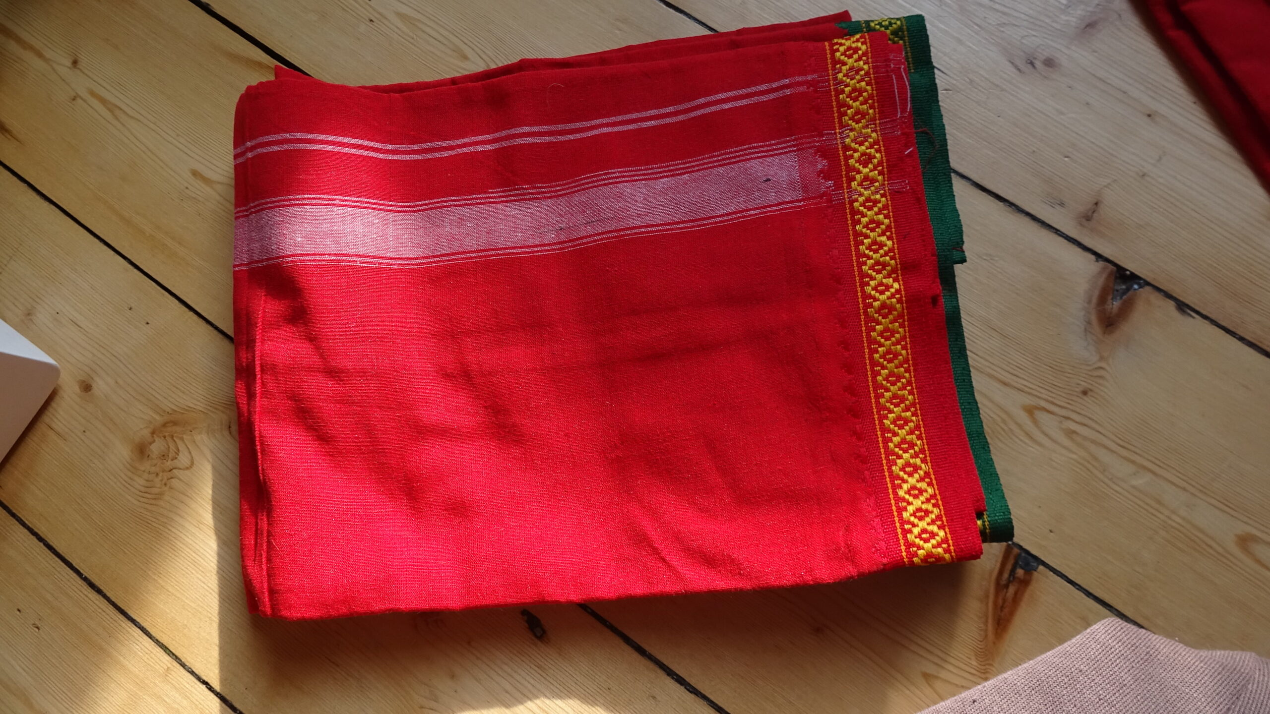 Red Mysore lungis – AYM UK
